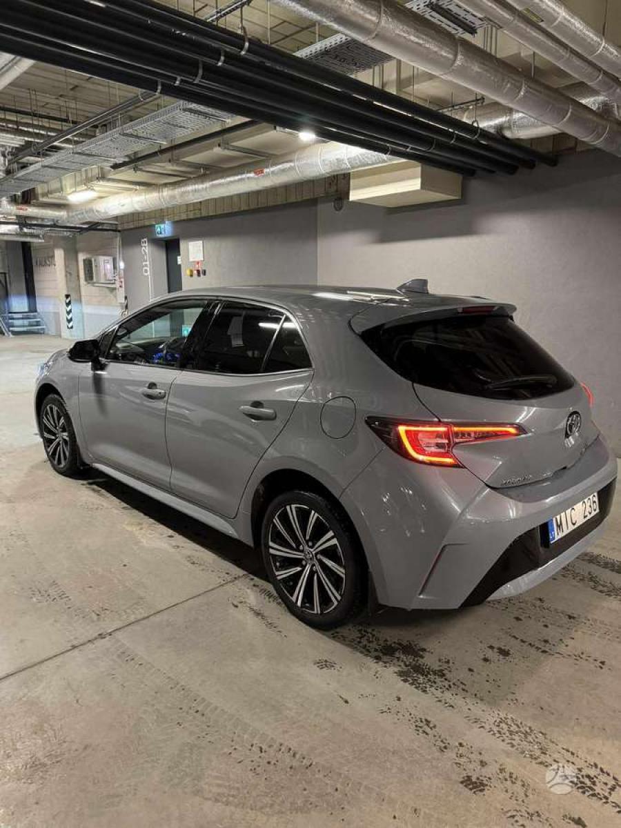 Pelēks Toyota Corolla 2022 Viļņa, ar dzinēja tilpumu 1.80 L un nobraukumu 73 tūkst. km par 19999 €, foto 5 vietnē AUTOMOTO.COM.LV
