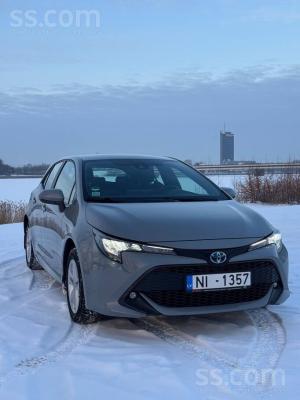 Pelēks Toyota Corolla 2022 Rīga, ar dzinēja tilpumu 1.80 L un nobraukumu 74 tūkst. km par 17600 €, foto 2 vietnē AUTOMOTO.COM.LV