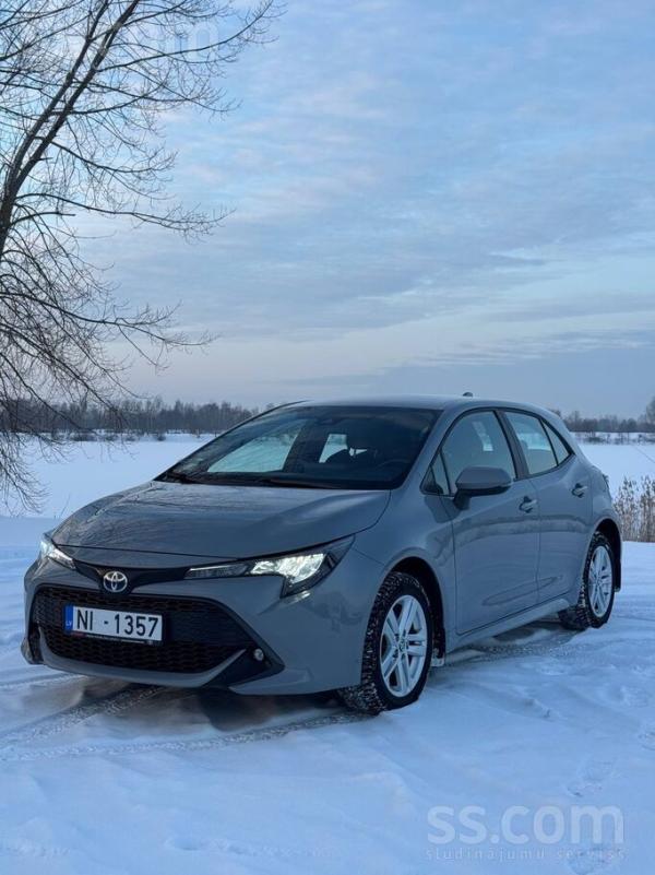 Grey Toyota Corolla 2022 in Riga, with an engine capacity of 1.80 L and mileage of 74 thousand km for 18200 €, photo 1 on AUTOMOTO.COM.LV