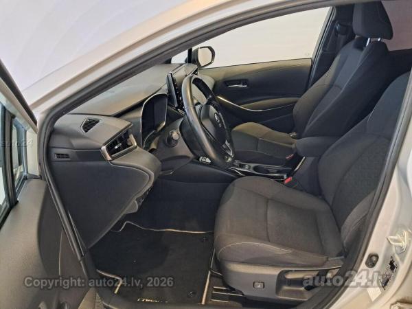 Grey Toyota Corolla 2022 in Narva, with an engine capacity of 1.80 L and mileage of 84 thousand km for 17900 €, photo 11 on AUTOMOTO.COM.LV