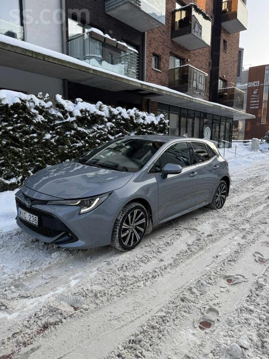 Grey Toyota Corolla 2022 in Vilnius, with an engine capacity of 1.80 L and mileage of 73 thousand km for 20000 €, photo 1 on AUTOMOTO.COM.LV