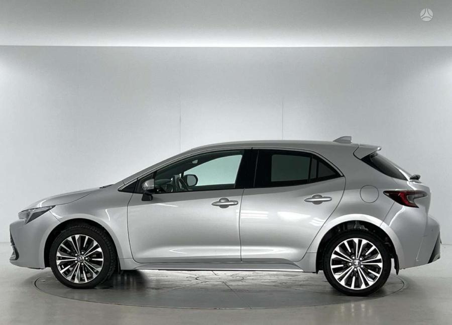 Pelēks Toyota Corolla 2023 Viļņa, ar dzinēja tilpumu 1.80 L un nobraukumu 52 tūkst. km par 21500 €, foto 3 vietnē AUTOMOTO.COM.LV