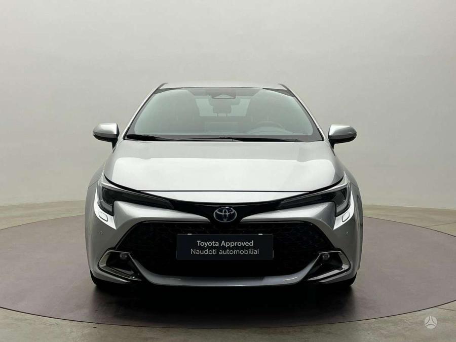 Pelēks Toyota Corolla 2023 Panevēža, ar dzinēja tilpumu 1.80 L un nobraukumu 53 tūkst. km par 21990 €, foto 2 vietnē AUTOMOTO.COM.LV