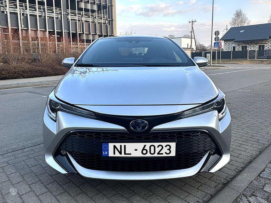 Pelēks Toyota Corolla 2023 Rīga, ar dzinēja tilpumu 1.80 L un nobraukumu 60 tūkst. km par 19000 €, foto 3 vietnē AUTOMOTO.COM.LV