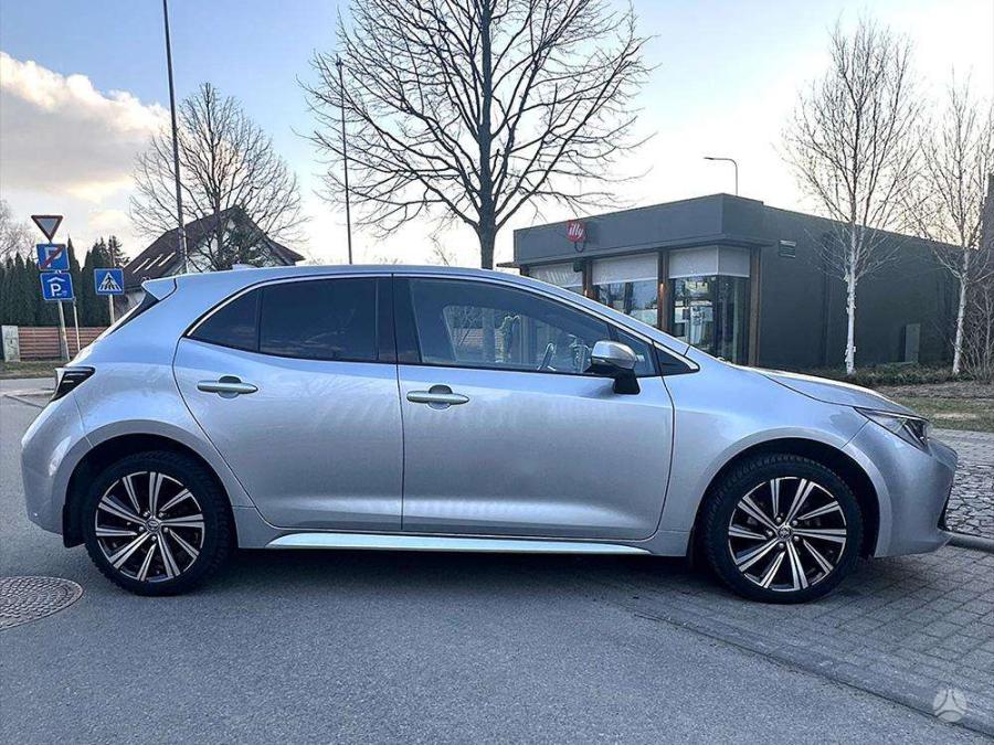 Pelēks Toyota Corolla 2023 Rīga, ar dzinēja tilpumu 1.80 L un nobraukumu 60 tūkst. km par 19000 €, foto 5 vietnē AUTOMOTO.COM.LV