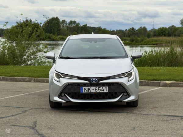 Pelēks Toyota Corolla 2023 Rīga, ar dzinēja tilpumu 1.80 L un nobraukumu 62 tūkst. km par 19000 €, foto 3 vietnē AUTOMOTO.COM.LV
