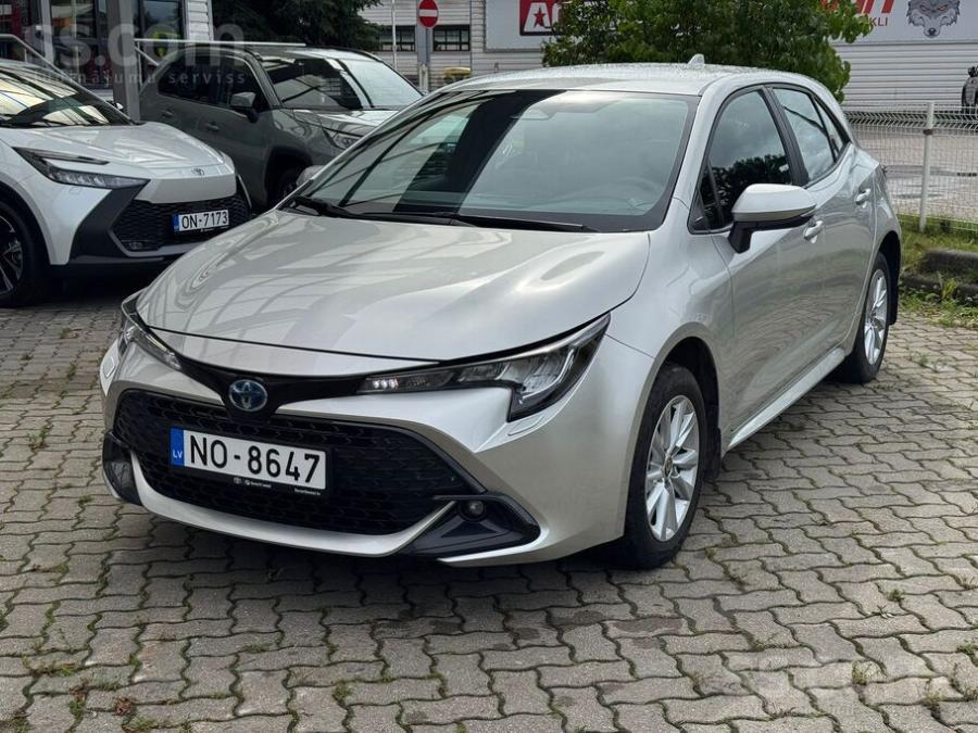 Grey Toyota Corolla 2023 in Riga, with an engine capacity of 1.80 L and mileage of 42 thousand km for 20850 €, photo 3 on AUTOMOTO.COM.LV