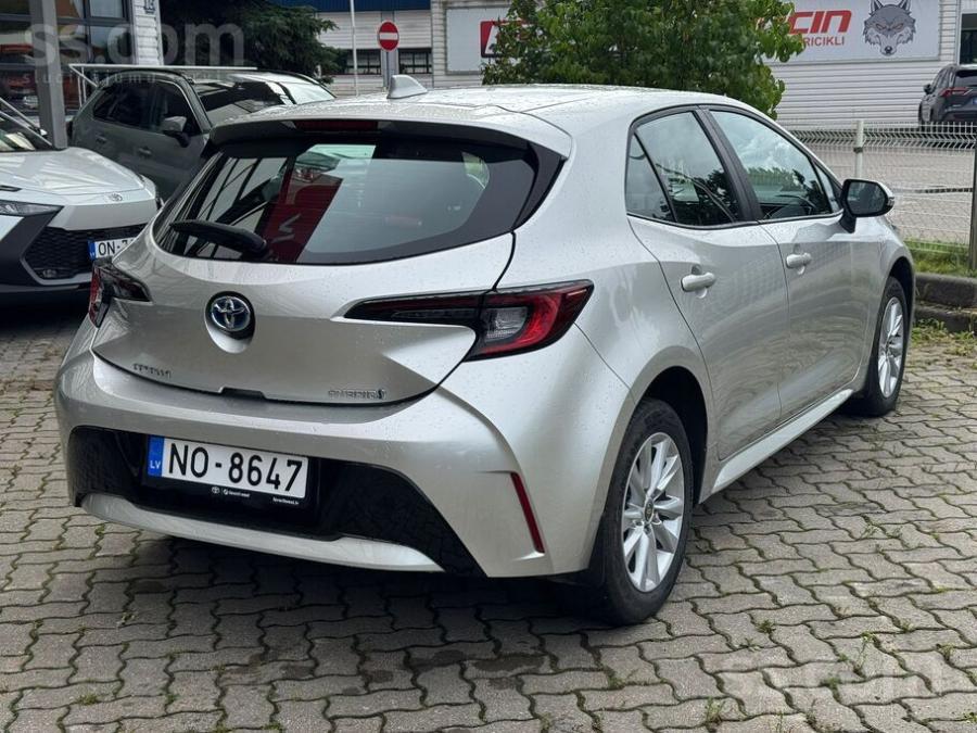 Grey Toyota Corolla 2023 in Riga, with an engine capacity of 1.80 L and mileage of 42 thousand km for 20850 €, photo 5 on AUTOMOTO.COM.LV