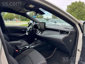 Grey Toyota Corolla 2023 in Riga, with an engine capacity of 1.80 L and mileage of 42 thousand km for 20850 €, photo 7 on AUTOMOTO.COM.LV