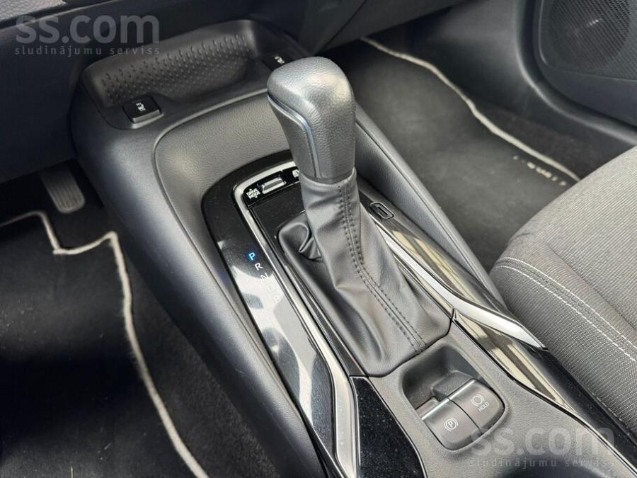 Grey Toyota Corolla 2023 in Riga, with an engine capacity of 1.80 L and mileage of 42 thousand km for 20850 €, photo 14 on AUTOMOTO.COM.LV