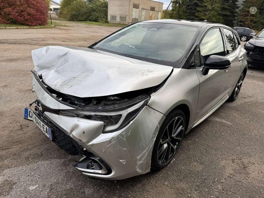 Grey Toyota Corolla 2024 in Gargzdai, with an engine capacity of 1.80 L and mileage of 25 thousand km for 12000 €, photo 2 on AUTOMOTO.COM.LV