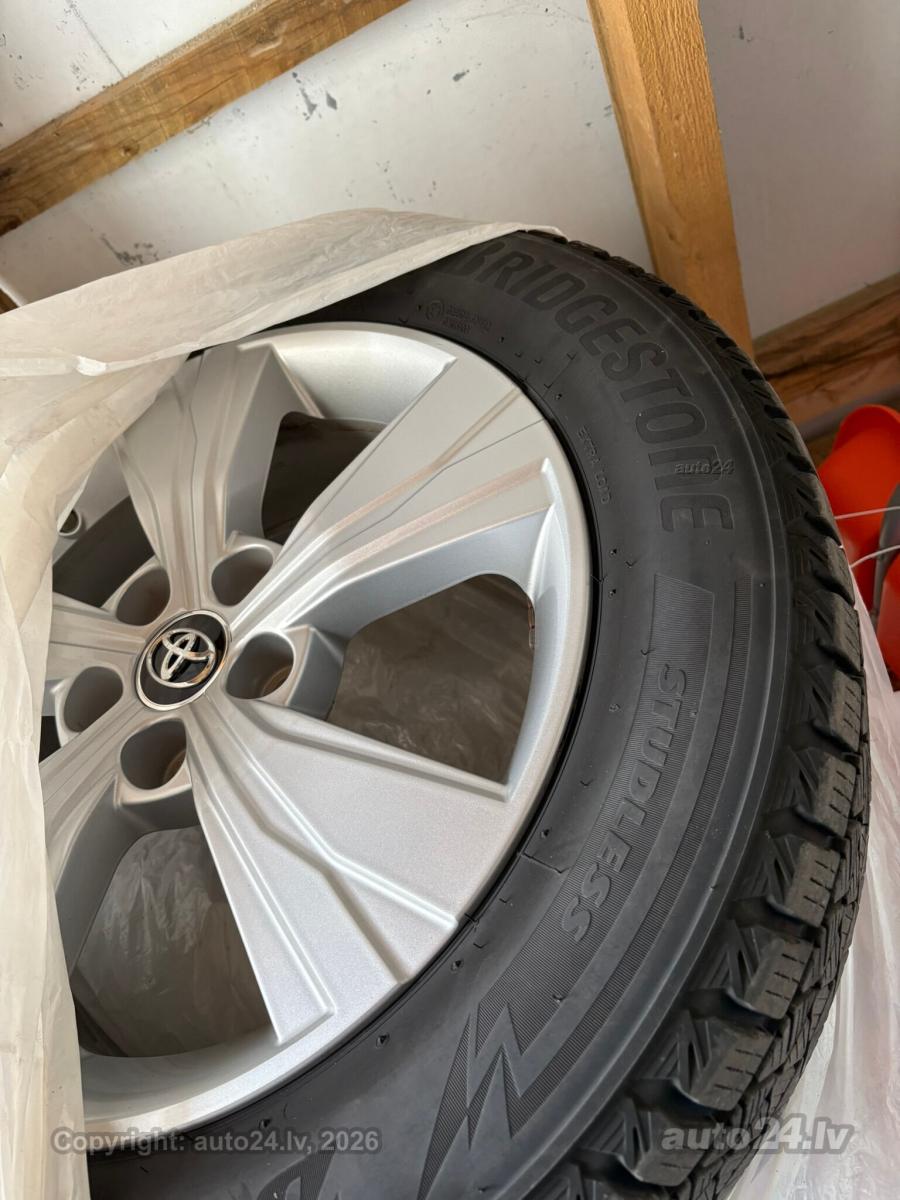 Pelēks Toyota Corolla 2024 Tallina, ar dzinēja tilpumu 1.80 L un nobraukumu 36 tūkst. km par 29000 €, foto 15 vietnē AUTOMOTO.COM.LV