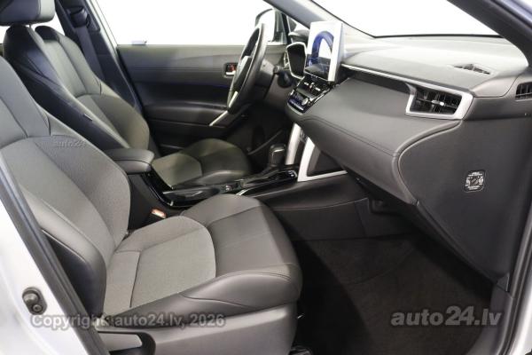 Grey Toyota Corolla 2024 in Tallinn, with an engine capacity of 1.99 L and mileage of 26 thousand km for 36900 €, photo 6 on AUTOMOTO.COM.LV