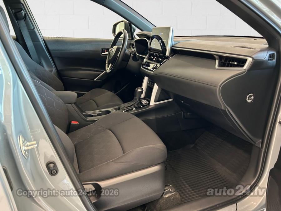 Pelēks Toyota Corolla 2024 Pērnava, ar dzinēja tilpumu 1.80 L un nobraukumu 31 tūkst. km par 31490 €, foto 6 vietnē AUTOMOTO.COM.LV