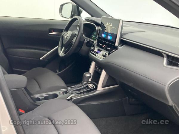 Pelēks Toyota Corolla 2025 Tallina, ar dzinēja tilpumu 1.80 L un nobraukumu 14 tūkst. km par 30995 €, foto 6 vietnē AUTOMOTO.COM.LV