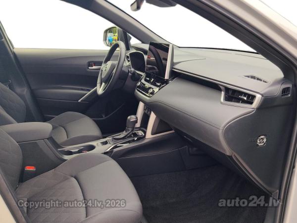 Grey Toyota Corolla 2025 in Tallinn, with an engine capacity of 1.80 L and mileage of 14 thousand km for 29995 €, photo 6 on AUTOMOTO.COM.LV