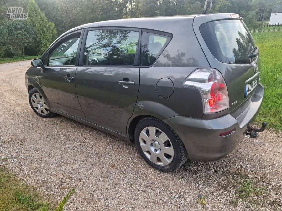 Pelēks Toyota Corolla 2004 Anykščiai, ar dzinēja tilpumu 2.00 L un nobraukumu 310 tūkst. km par 1550 €, foto 1 vietnē AUTOMOTO.COM.LV