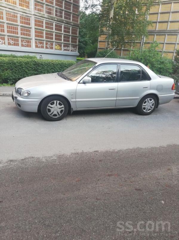 Grey Toyota Corolla 2000 in Riga, with an engine capacity of 1.60 L and mileage of 194 thousand km for 1300 €, photo 1 on AUTOMOTO.COM.LV