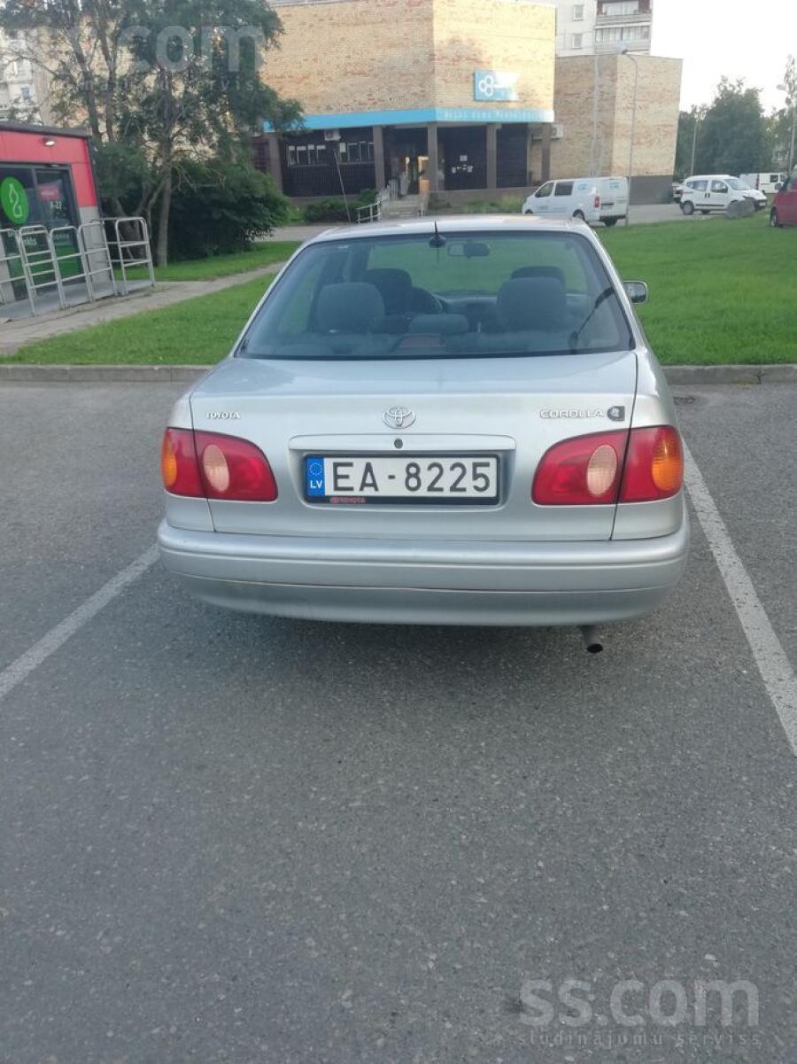 Pelēks Toyota Corolla 2000 Rīga, ar dzinēja tilpumu 1.60 L un nobraukumu 194 tūkst. km par 1300 €, foto 4 vietnē AUTOMOTO.COM.LV