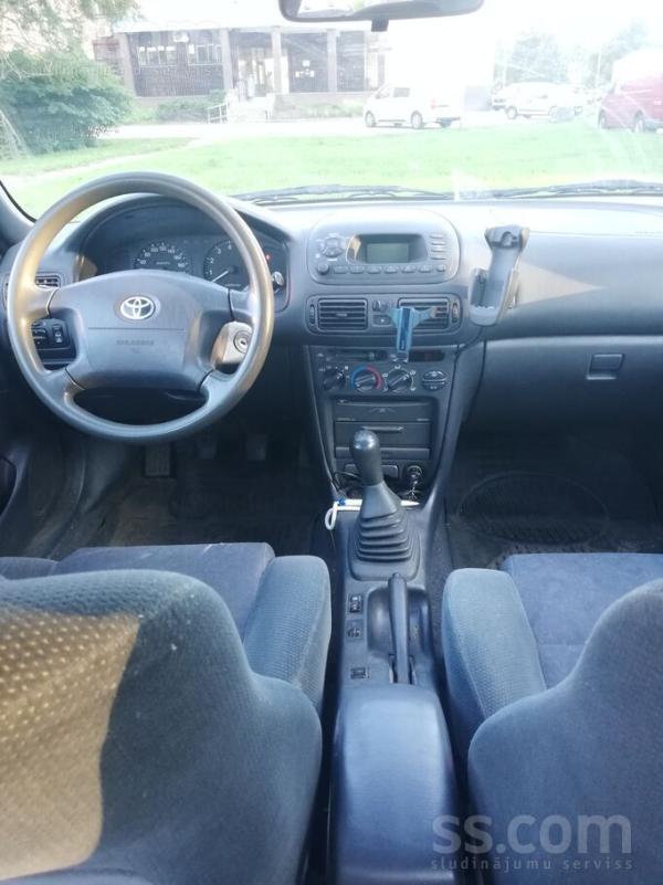 Grey Toyota Corolla 2000 in Riga, with an engine capacity of 1.60 L and mileage of 194 thousand km for 1300 €, photo 5 on AUTOMOTO.COM.LV