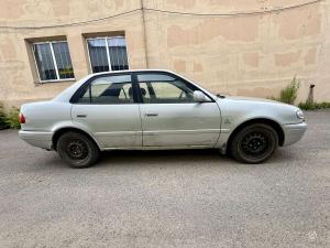 Pelēks Toyota Corolla 2001 Viļņa, ar dzinēja tilpumu 1.60 L un nobraukumu 303 tūkst. km par 750 €, foto 5 vietnē AUTOMOTO.COM.LV