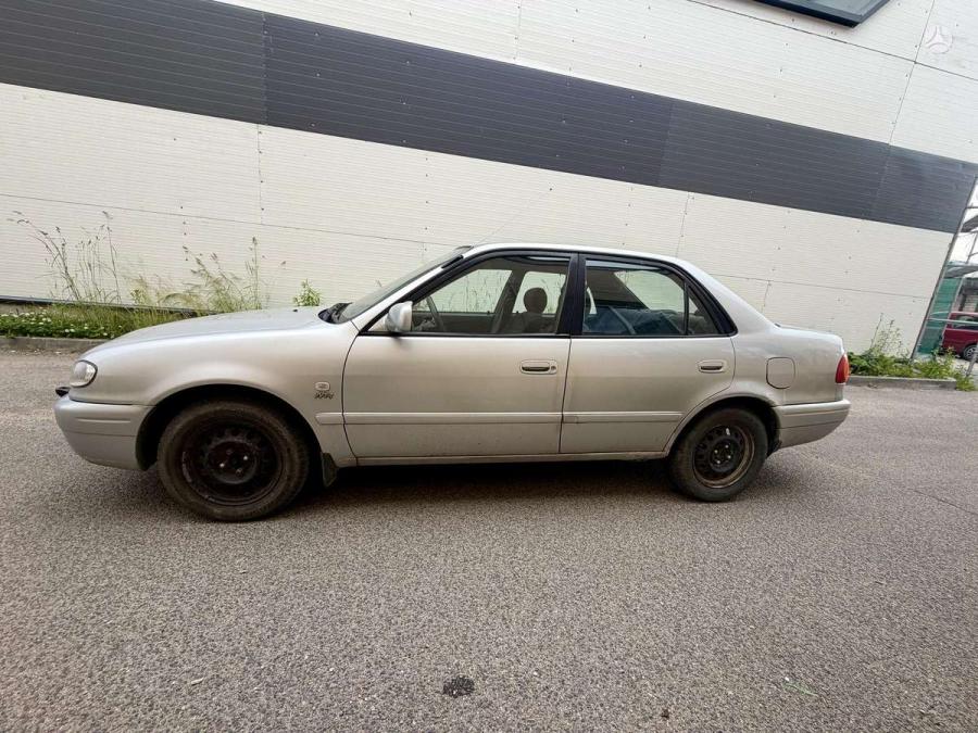 Pelēks Toyota Corolla 2001 Viļņa, ar dzinēja tilpumu 1.60 L un nobraukumu 303 tūkst. km par 750 €, foto 6 vietnē AUTOMOTO.COM.LV