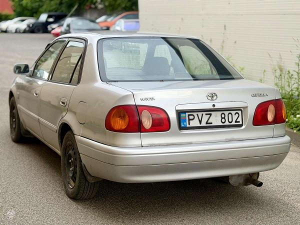 Pelēks Toyota Corolla 2001 Viļņa, ar dzinēja tilpumu 1.60 L un nobraukumu 303 tūkst. km par 750 €, foto 6 vietnē AUTOMOTO.COM.LV