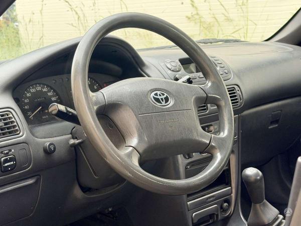 Pelēks Toyota Corolla 2001 Viļņa, ar dzinēja tilpumu 1.60 L un nobraukumu 303 tūkst. km par 750 €, foto 9 vietnē AUTOMOTO.COM.LV