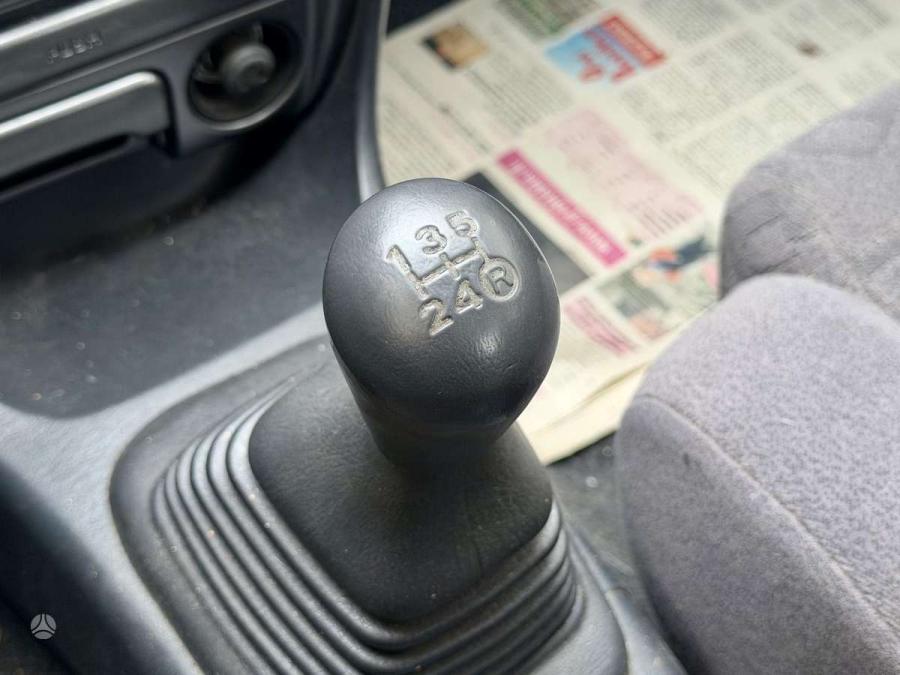 Pelēks Toyota Corolla 2001 Viļņa, ar dzinēja tilpumu 1.60 L un nobraukumu 303 tūkst. km par 750 €, foto 17 vietnē AUTOMOTO.COM.LV