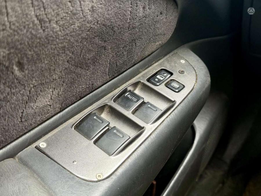 Pelēks Toyota Corolla 2001 Viļņa, ar dzinēja tilpumu 1.60 L un nobraukumu 303 tūkst. km par 750 €, foto 18 vietnē AUTOMOTO.COM.LV