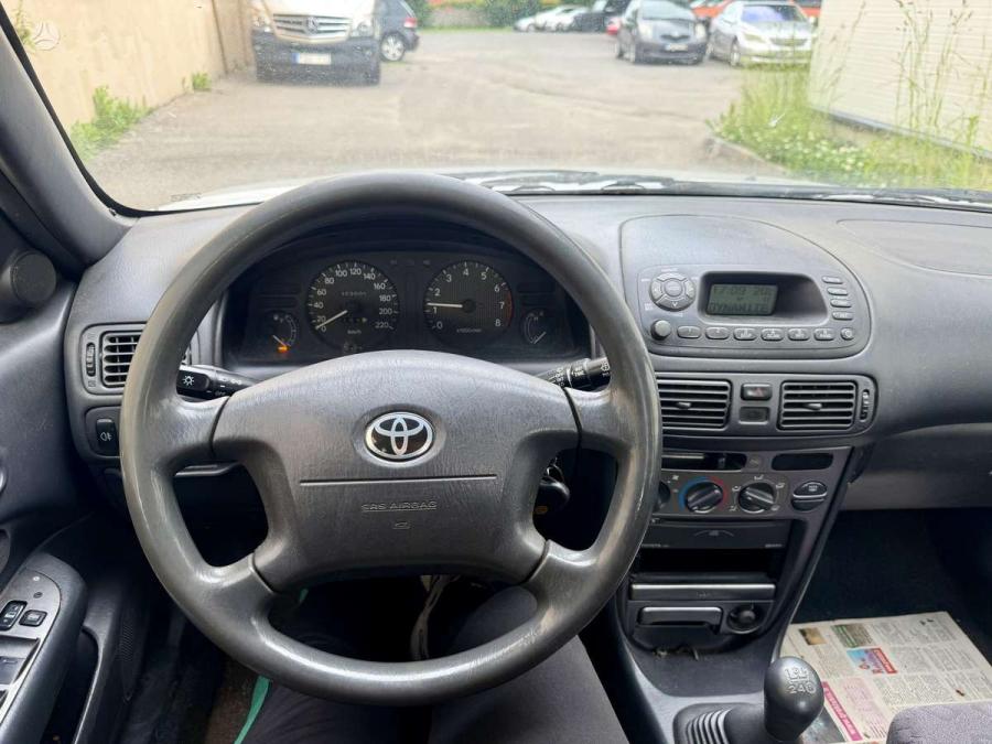 Pelēks Toyota Corolla 2001 Viļņa, ar dzinēja tilpumu 1.60 L un nobraukumu 303 tūkst. km par 750 €, foto 19 vietnē AUTOMOTO.COM.LV