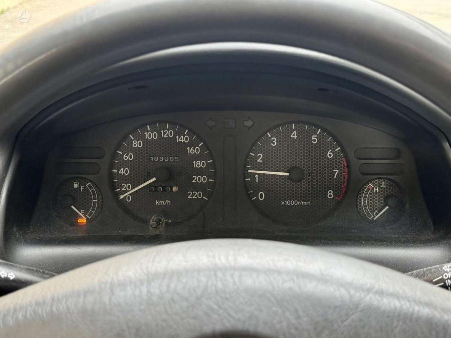 Pelēks Toyota Corolla 2001 Viļņa, ar dzinēja tilpumu 1.60 L un nobraukumu 303 tūkst. km par 750 €, foto 20 vietnē AUTOMOTO.COM.LV