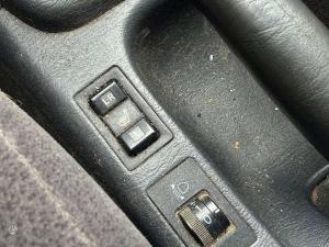 Pelēks Toyota Corolla 2001 Viļņa, ar dzinēja tilpumu 1.60 L un nobraukumu 303 tūkst. km par 750 €, foto 21 vietnē AUTOMOTO.COM.LV