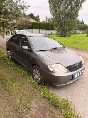 Pelēks Toyota Corolla 2002 Rīga, ar dzinēja tilpumu 1.60 L un nobraukumu 219 tūkst. km par 1000 €, foto  vietnē AUTOMOTO.COM.LV
