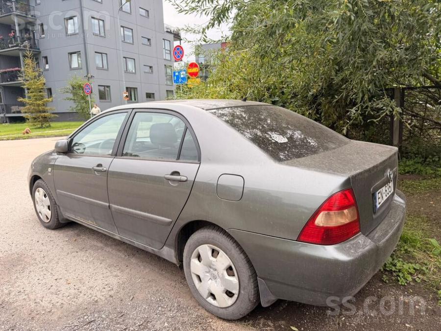 Pelēks Toyota Corolla 2002 Rīga, ar dzinēja tilpumu 1.60 L un nobraukumu 219 tūkst. km par 1000 €, foto 3 vietnē AUTOMOTO.COM.LV