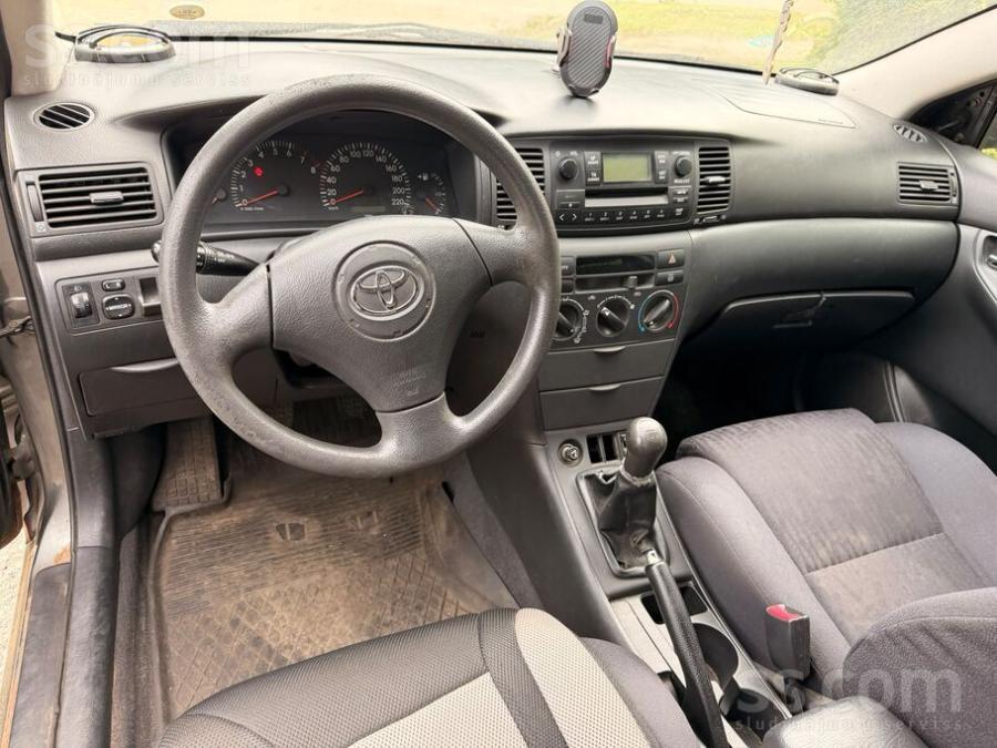 Pelēks Toyota Corolla 2002 Rīga, ar dzinēja tilpumu 1.60 L un nobraukumu 219 tūkst. km par 1000 €, foto 5 vietnē AUTOMOTO.COM.LV