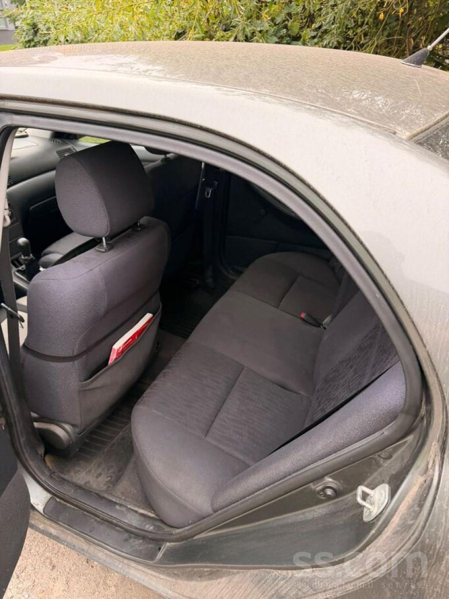 Pelēks Toyota Corolla 2002 Rīga, ar dzinēja tilpumu 1.60 L un nobraukumu 219 tūkst. km par 1000 €, foto 6 vietnē AUTOMOTO.COM.LV