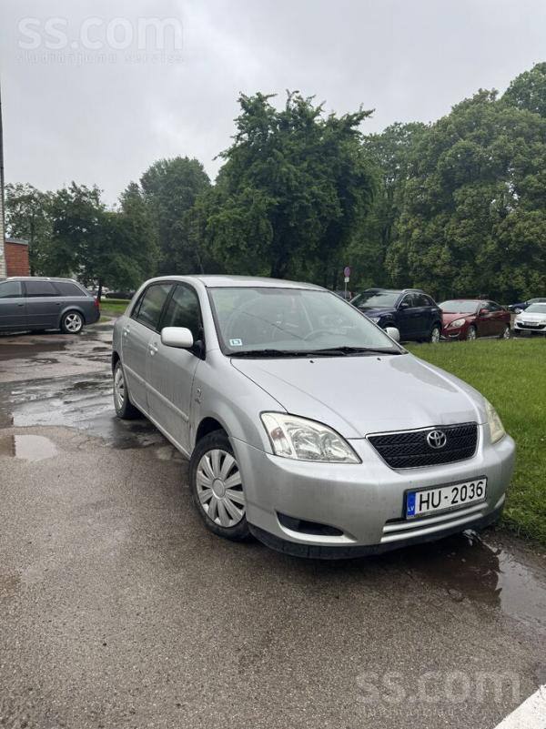 Pelēks Toyota Corolla 2004 Jelgava, ar dzinēja tilpumu 2.00 L un nobraukumu 340 tūkst. km par 990 €, foto 1 vietnē AUTOMOTO.COM.LV