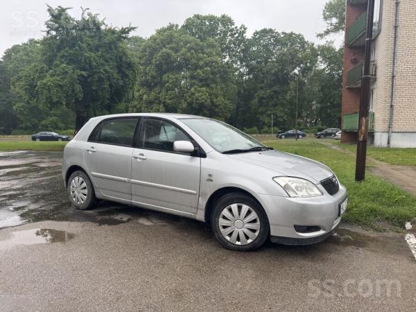 Pelēks Toyota Corolla 2004 Jelgava, ar dzinēja tilpumu 2.00 L un nobraukumu 340 tūkst. km par 990 €, foto 2 vietnē AUTOMOTO.COM.LV