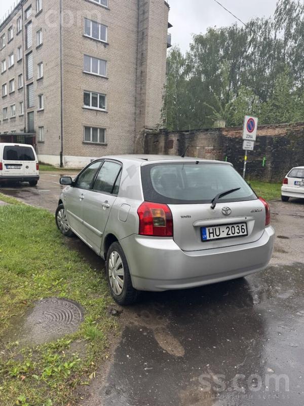 Pelēks Toyota Corolla 2004 Jelgava, ar dzinēja tilpumu 2.00 L un nobraukumu 340 tūkst. km par 990 €, foto 3 vietnē AUTOMOTO.COM.LV