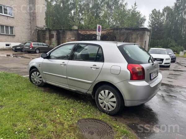 Pelēks Toyota Corolla 2004 Jelgava, ar dzinēja tilpumu 2.00 L un nobraukumu 340 tūkst. km par 990 €, foto 4 vietnē AUTOMOTO.COM.LV