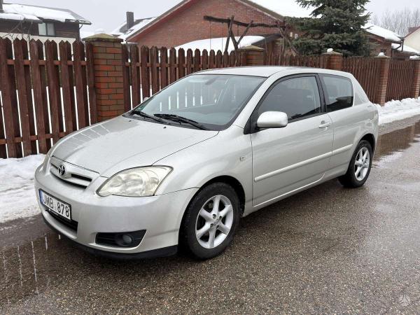 Grey Toyota Corolla 2005 in Vilnius, with an engine capacity of 1.36 L and mileage of 307 thousand km for 2200 €, photo 1 on AUTOMOTO.COM.LV
