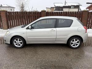 Grey Toyota Corolla 2005 in Vilnius, with an engine capacity of 1.36 L and mileage of 307 thousand km for 2200 €, photo 2 on AUTOMOTO.COM.LV