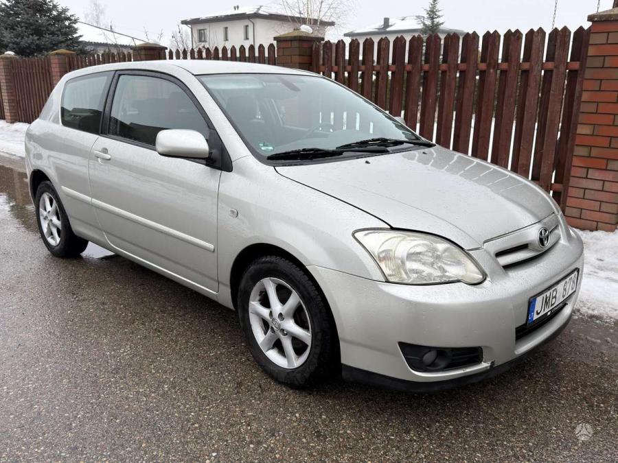 Grey Toyota Corolla 2005 in Vilnius, with an engine capacity of 1.36 L and mileage of 307 thousand km for 2200 €, photo 6 on AUTOMOTO.COM.LV