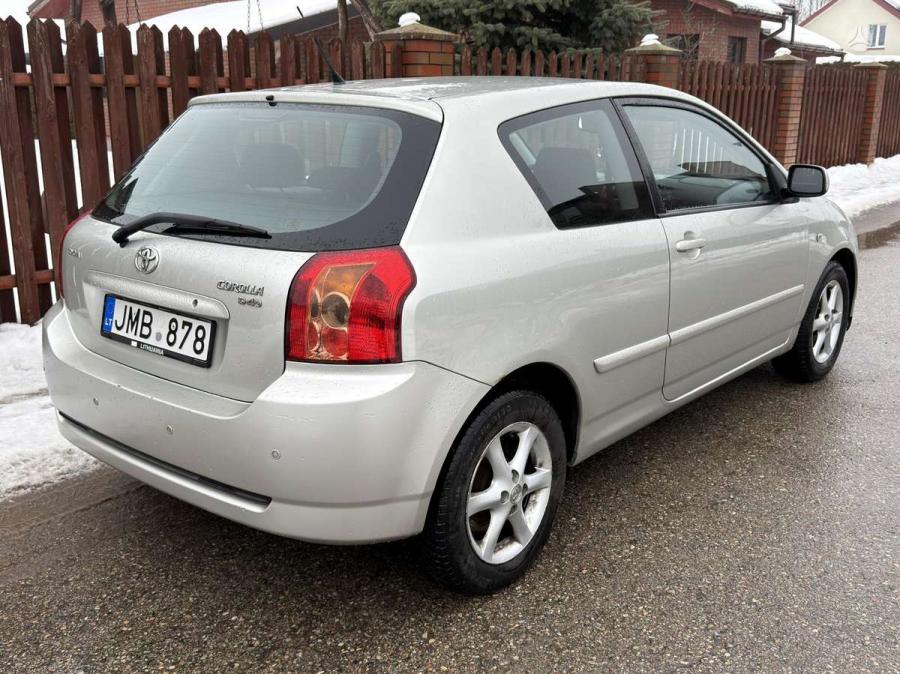 Grey Toyota Corolla 2005 in Vilnius, with an engine capacity of 1.36 L and mileage of 307 thousand km for 2200 €, photo 8 on AUTOMOTO.COM.LV