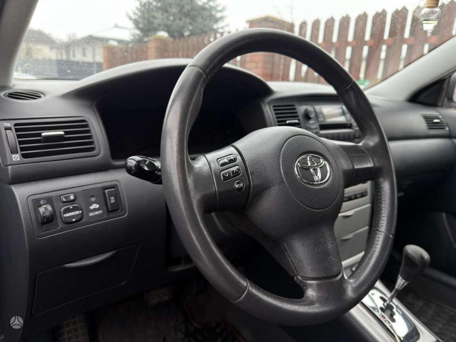 Grey Toyota Corolla 2005 in Vilnius, with an engine capacity of 1.36 L and mileage of 307 thousand km for 2200 €, photo 11 on AUTOMOTO.COM.LV