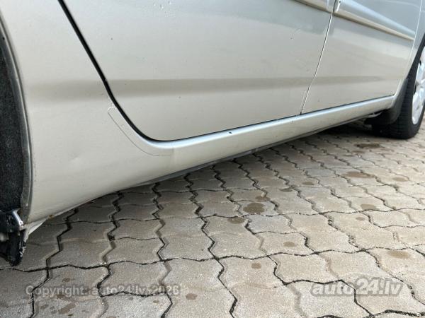 Pelēks Toyota Corolla 2005 Valga, ar dzinēja tilpumu 1.60 L un nobraukumu 100 tūkst. km par 2800 €, foto 8 vietnē AUTOMOTO.COM.LV