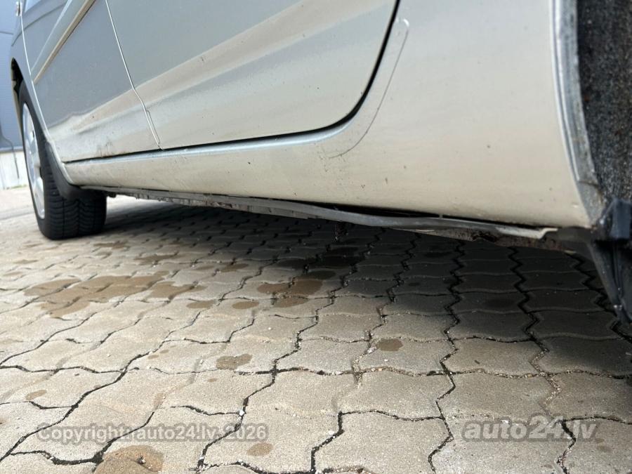 Pelēks Toyota Corolla 2005 Valga, ar dzinēja tilpumu 1.60 L un nobraukumu 100 tūkst. km par 2800 €, foto 9 vietnē AUTOMOTO.COM.LV