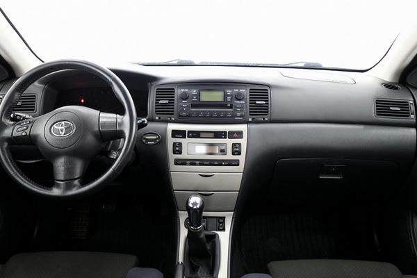 Pelēks Toyota Corolla 2006 Tallina, ar dzinēja tilpumu 1.60 L un nobraukumu 114 tūkst. km par 2799 €, foto 5 vietnē AUTOMOTO.COM.LV