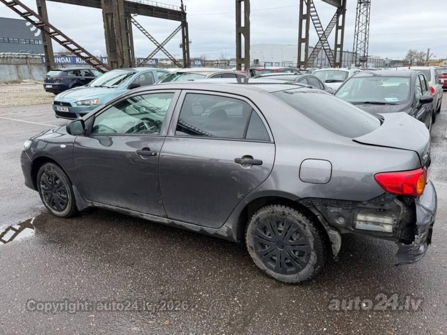 Pelēks Toyota Corolla 2007 Tallina, ar dzinēja tilpumu 1.60 L un nobraukumu 219 tūkst. km par 999 €, foto 5 vietnē AUTOMOTO.COM.LV